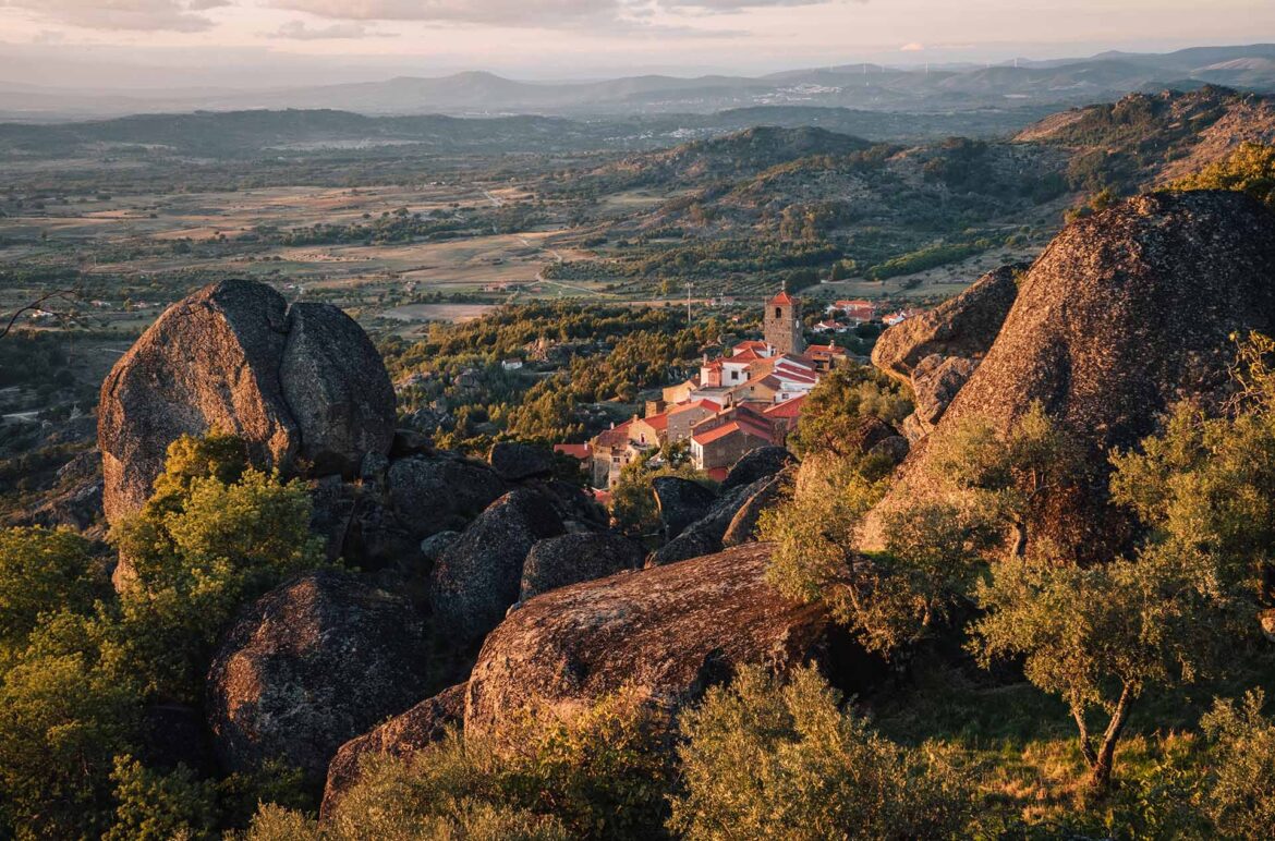 Monsanto in Portugal: uniek dorp tussen granieten rotsen - Karlijn Travels
