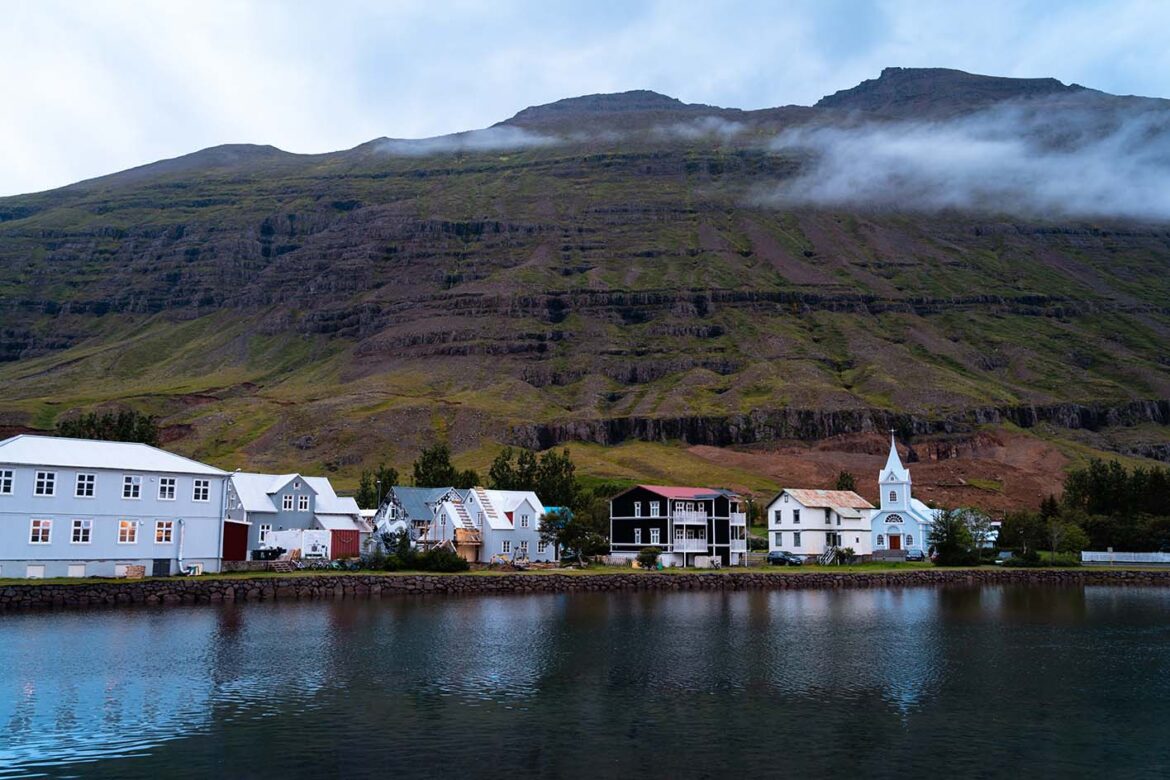 Seydisfjördur: artistiek dorpje in de Oostfjorden van IJsland - Karlijn ...