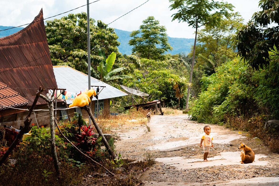 Doen op Sumatra: bezoek Lake Toba en het eiland Samosir - Karlijn Travels