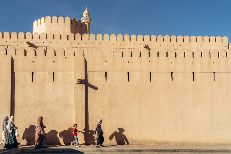 Wat te doen in Nizwa? Tips voor de mooiste stad van Oman - Karlijn Travels