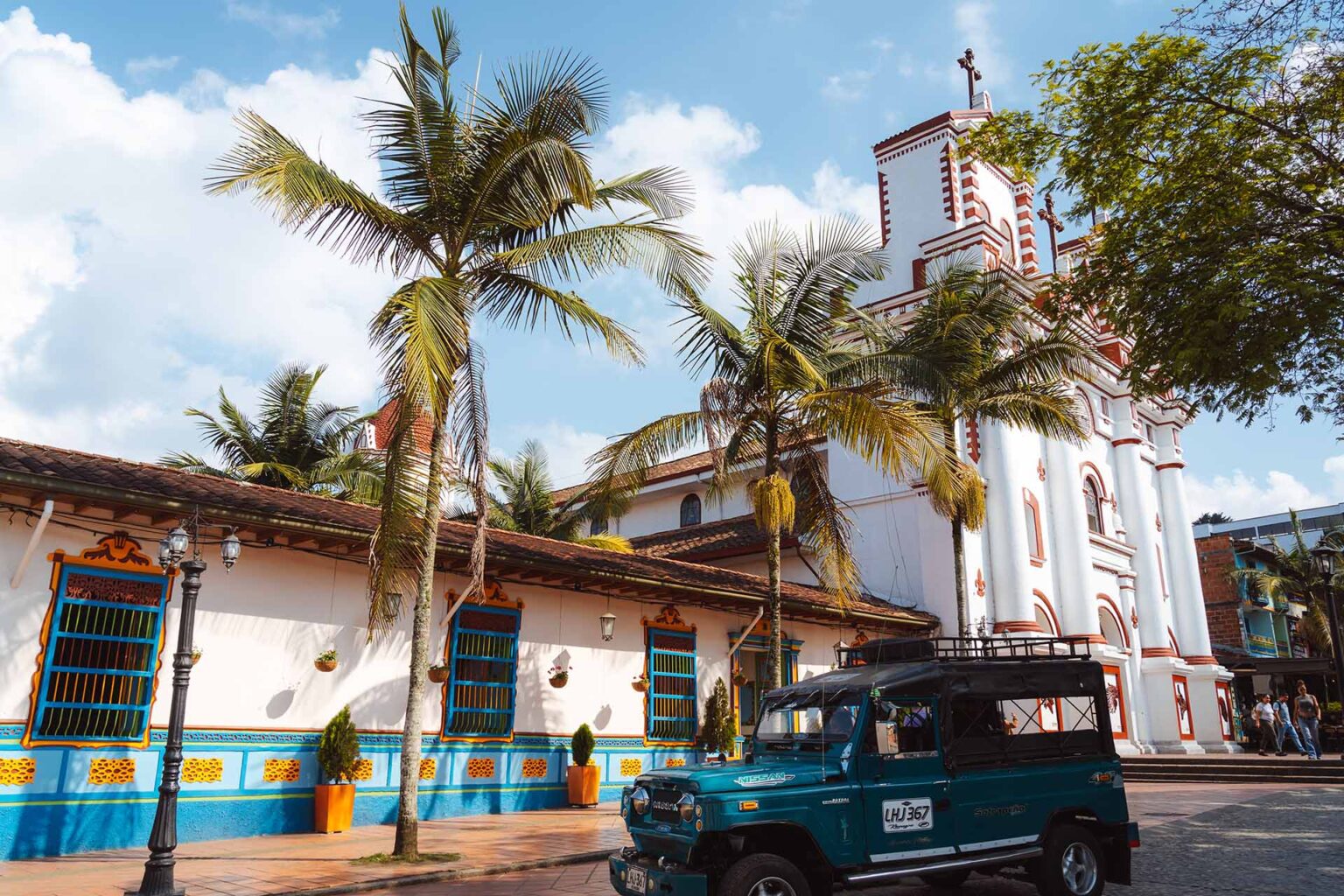 Tips voor een bezoek aan het kleurrijke Guatapé in Colombia - Karlijn ...